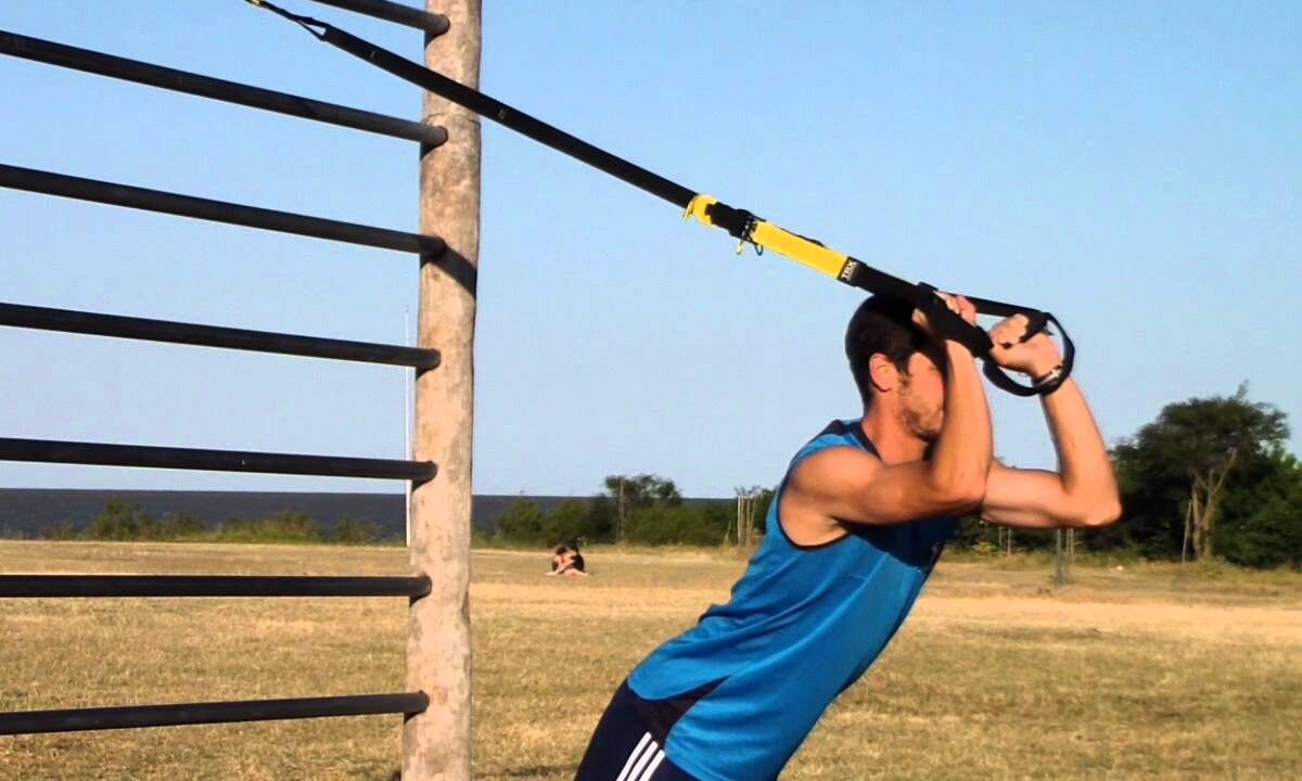 ¿Quieres lucir bíceps? Prueba esta rutina con TRX para brazos